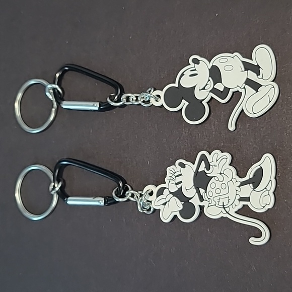 Disney | Accessories | Set Of 2 Disneys Mickey And Minnie Keychains ...